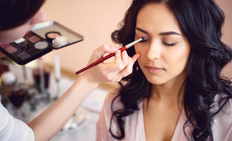 Mơ Thấy Makeup Đánh Con Gì? Ý Nghĩa Của Việc Mơ Thấy Makeup
